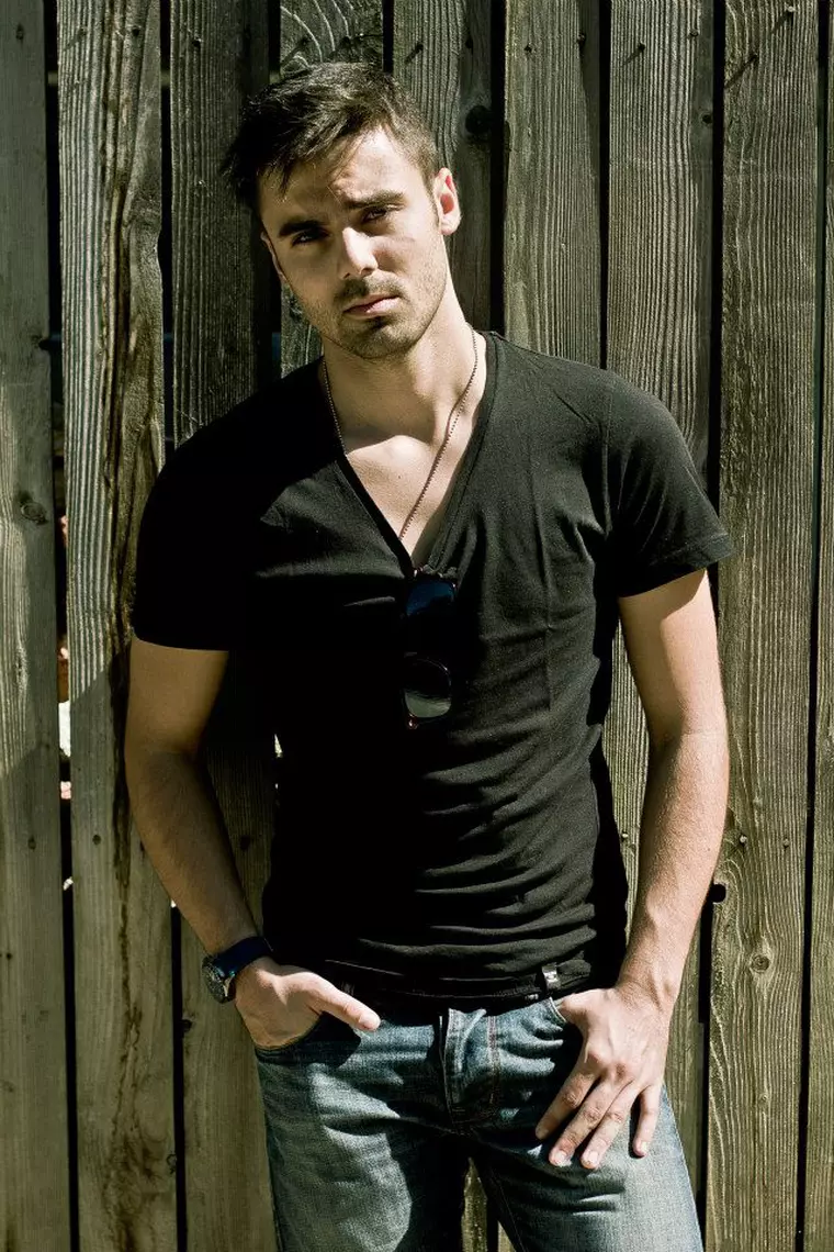 Razvan Banica s-a lansat in muzica | Stiri | Viva.ro