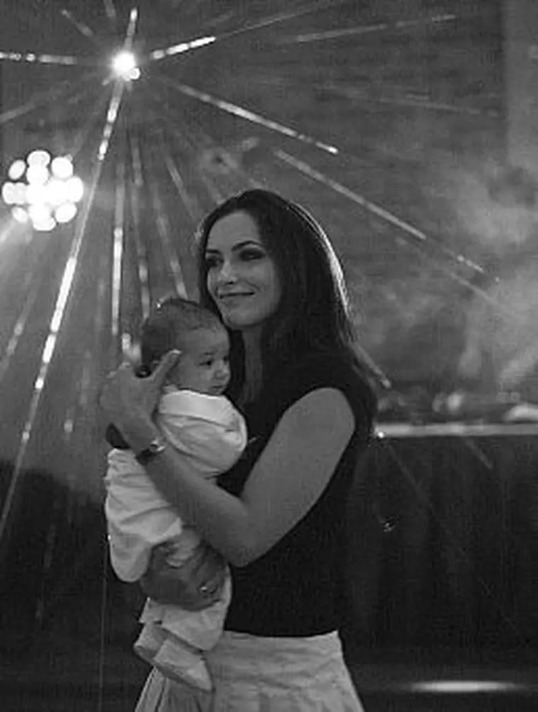 Cheloo (Parazitii) si-a botezat fiul | Viva.ro