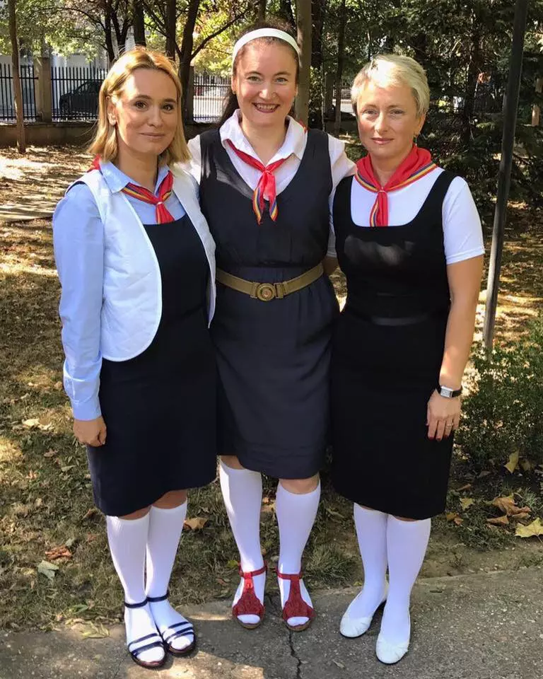 andreea esca si invatatoarea | Unica.ro