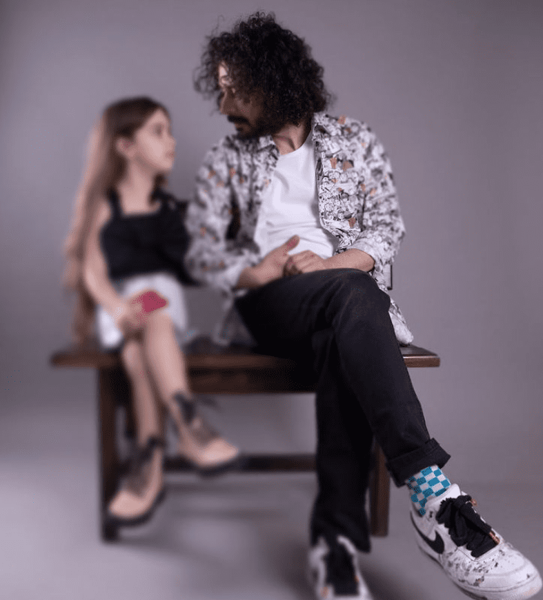 Stiri Directe - Fetița lui Marius Moga: "Tati, mami, eu de ce sunt ...