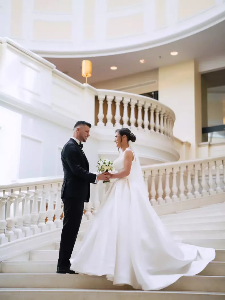 Valentin Luca și Roxana Ghiorghian s-au căsătorit religios. Imagini ...