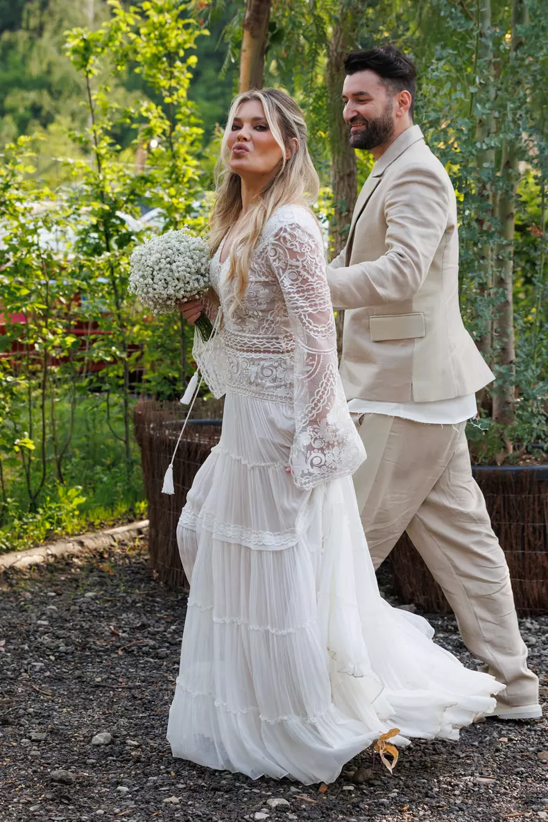 imagini-de-la-nunta-lui-smiley-cu-gina-pistol-cum-au-aparut-in-rochie ...