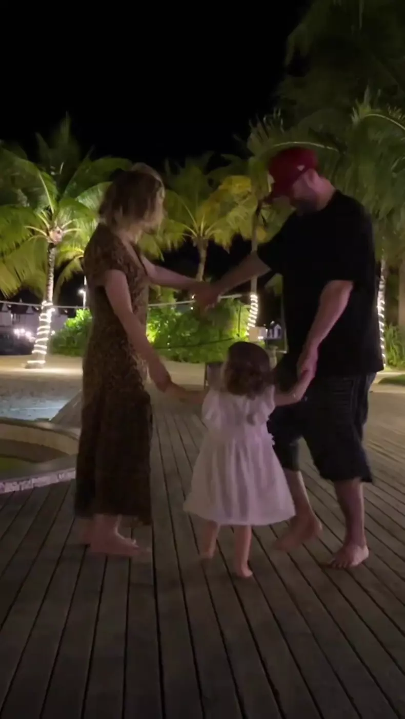 Gina Pistol Smiley Maldive (10) | Unica.ro