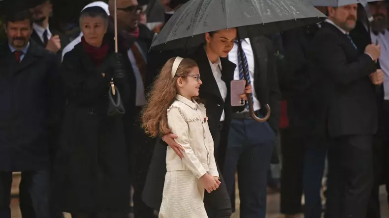 Fiica lui Nicușor Dan, Aheea, la învestirea tatălui ei în funcția de ...