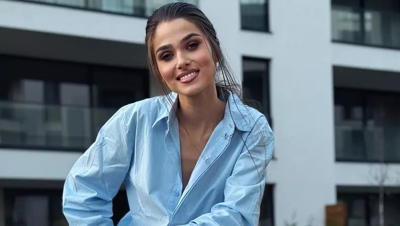 theo rose 22 | Unica.ro