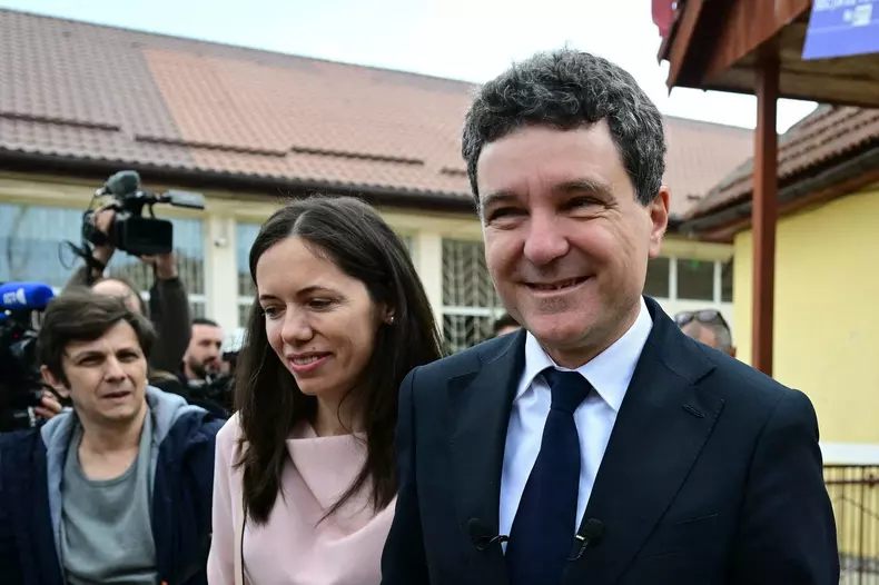 mirabela gradinaru cu nicusor dan | Unica.ro