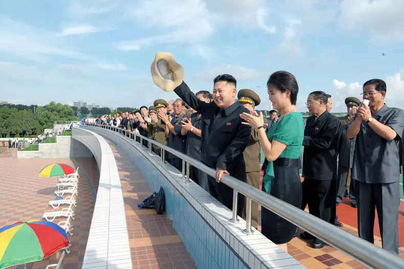 Kim Jong-un si sotia lui 3 | Unica.ro