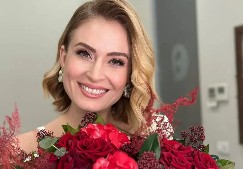 Ce mai face Ceyda Düvenci. Actrița din „1001 de nopți” și-a refăcut ...