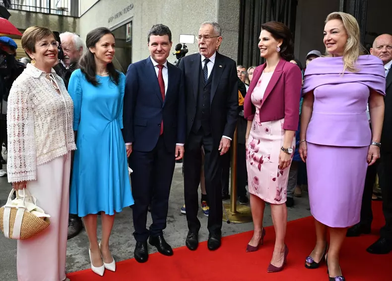 rochie 1 mirabela gradinaru din spate | Unica.ro