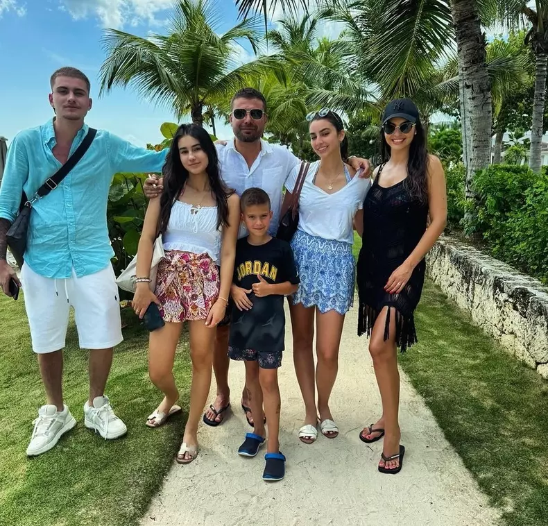 Adrian Mutu, vacanță cu cei 4 copii. Imagini rare cu frații Mutu ...