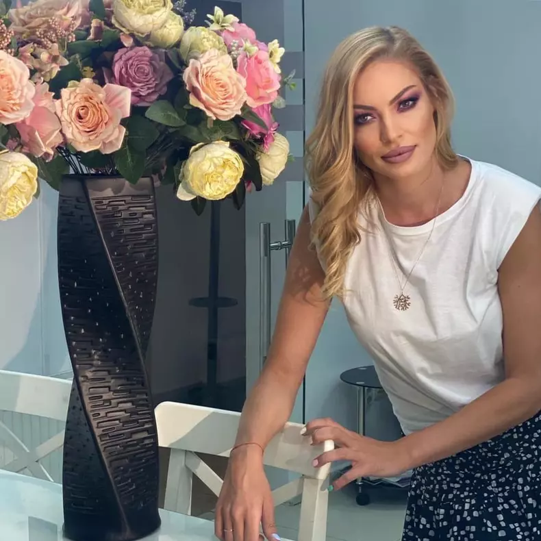 Valentina Pelinel a împlinit 41 de ani | Unica.ro