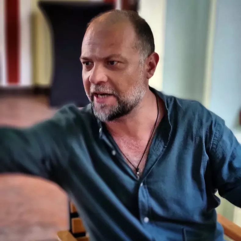 alex conovaru in groapa | Unica.ro