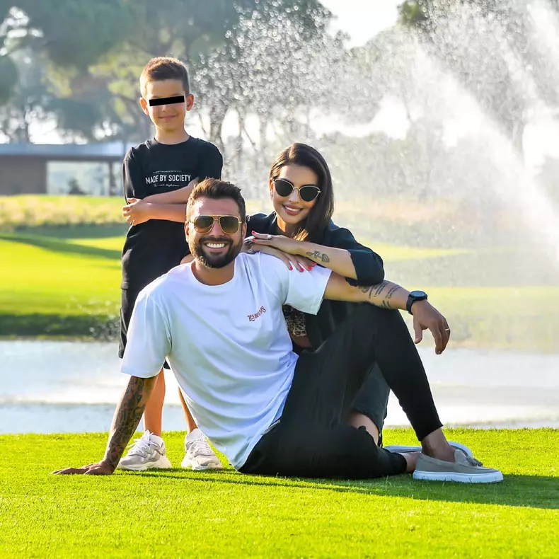 Adrian Mutu, soția lui, Sandra, și fiul lor, Tiago | Unica.ro