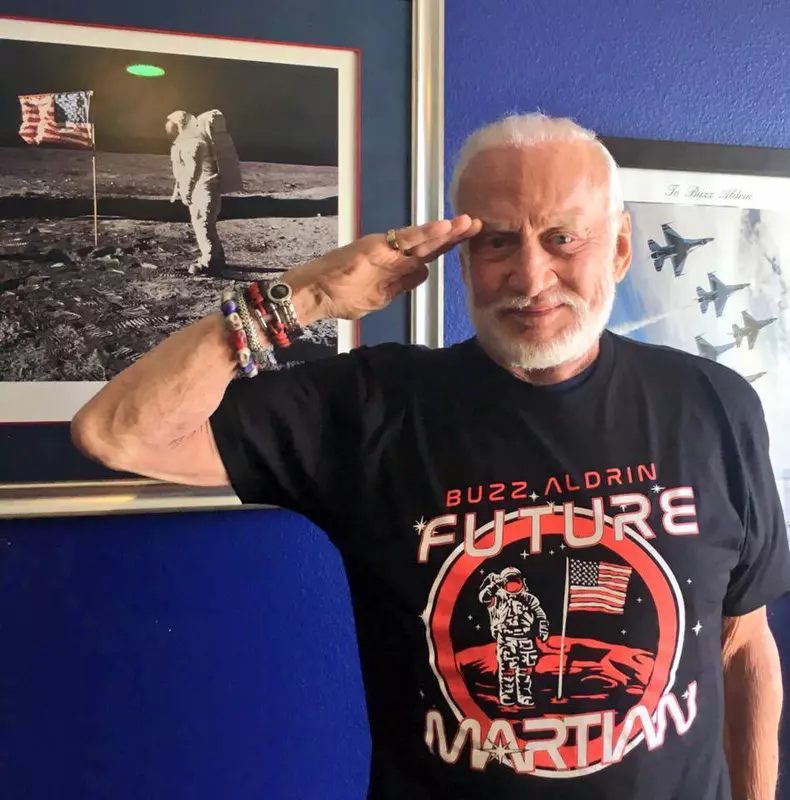 Buzz Aldrin | Unica.ro