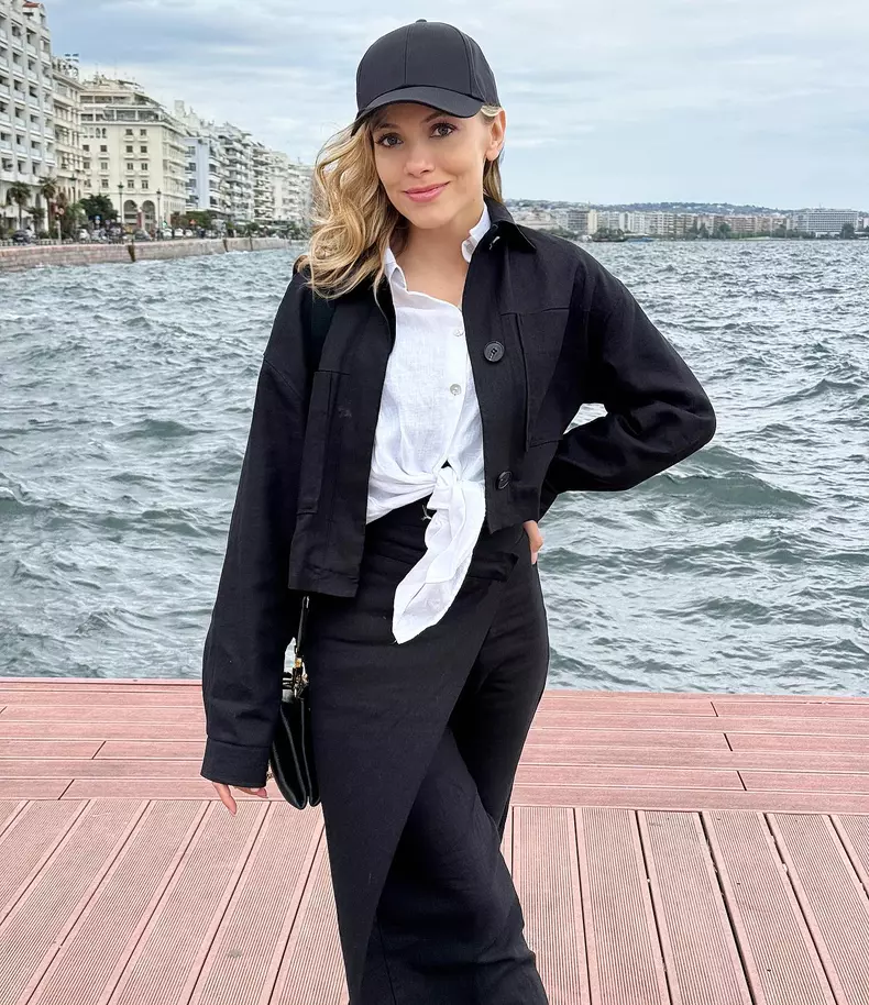 andreea-ibacka-living-mare | Unica.ro