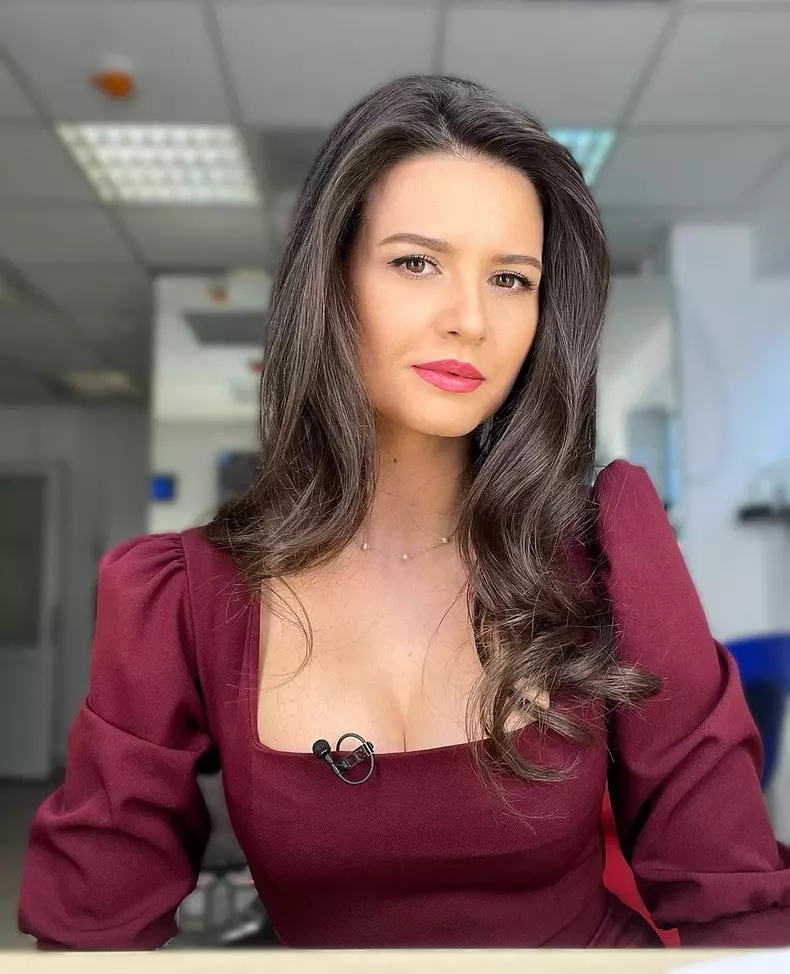 Ce seriale urmărea Iulia Pârlea în adolescență? „Urmăream telenovele și de multe ori uitam să-mi ...