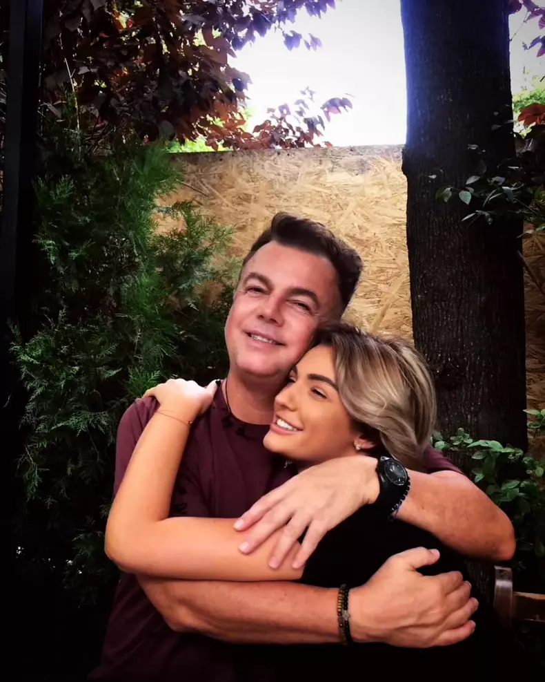 Diana Enache a născut în secret, luna trecută. Bunicul Adrian Enache a ...