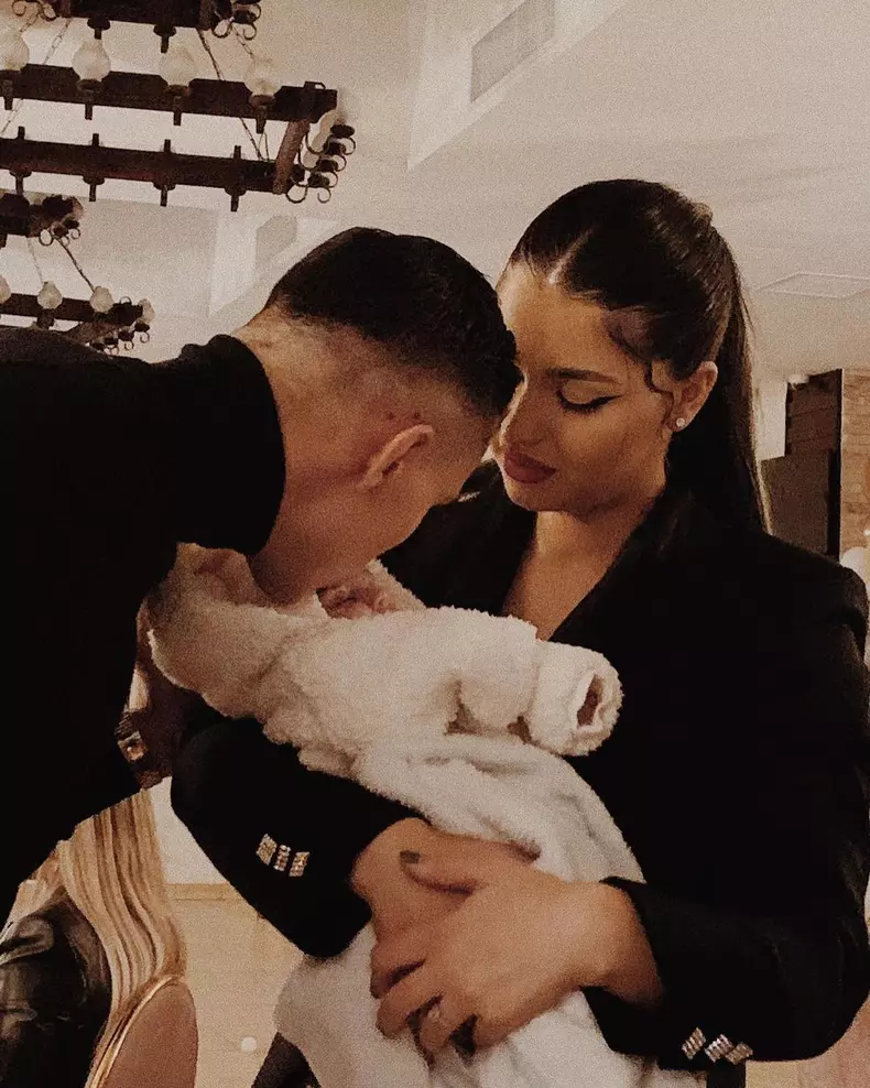 Irina Deaconescu, Cristian Manea și fiica lor Victoria | Unica.ro