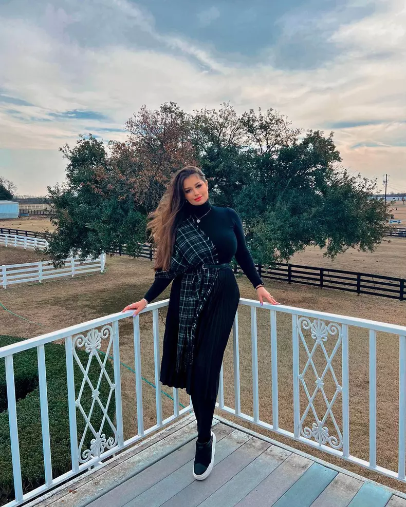 maria speranta fiica actritei adriana trandafir a implinit 23 de ani (3 ...