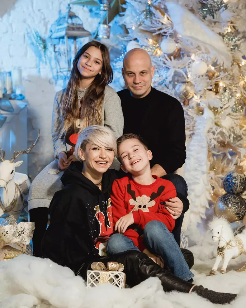 Giulia Anghelescu Vlad Huidu copii Antonia Mikael Crăciun 2023 | Unica.ro