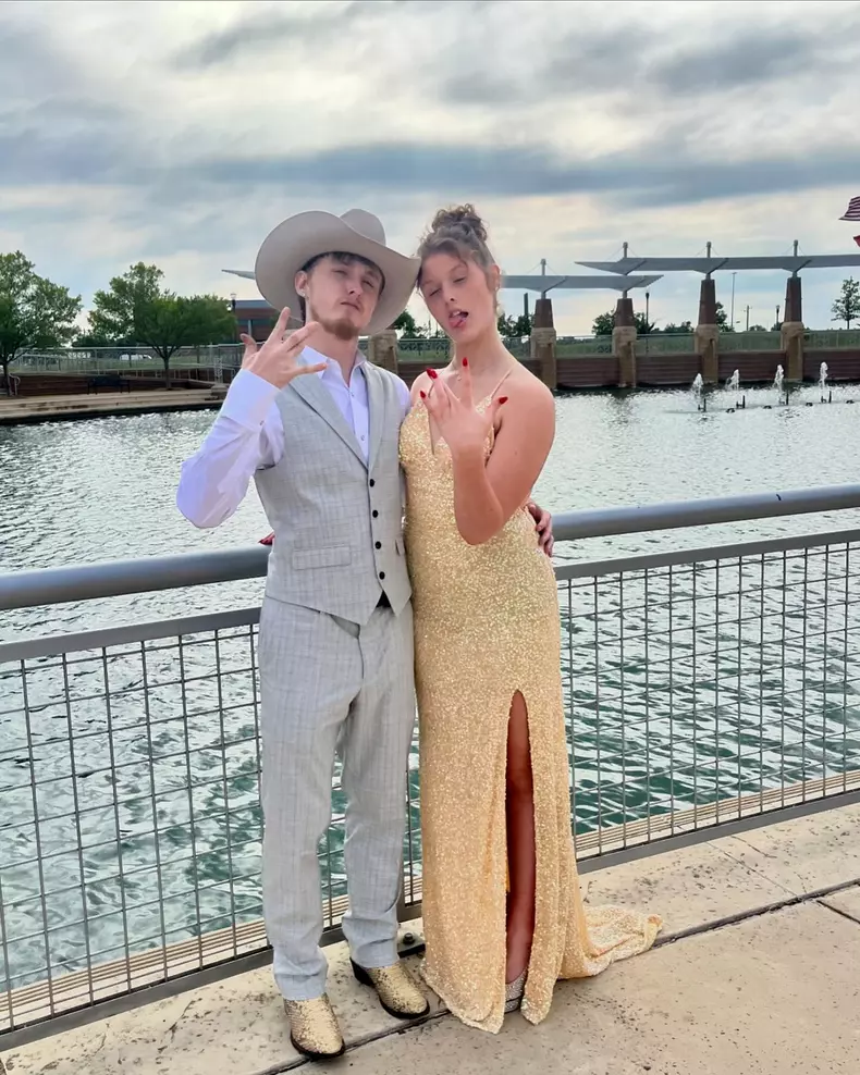 scarlett-si-dylan-la-bal | Unica.ro