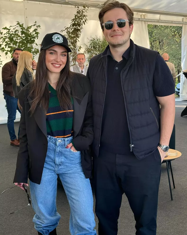 Andreea Esca, soțul ei, Alexandre Eram, copiii lor, Alexia și Aris, și ...