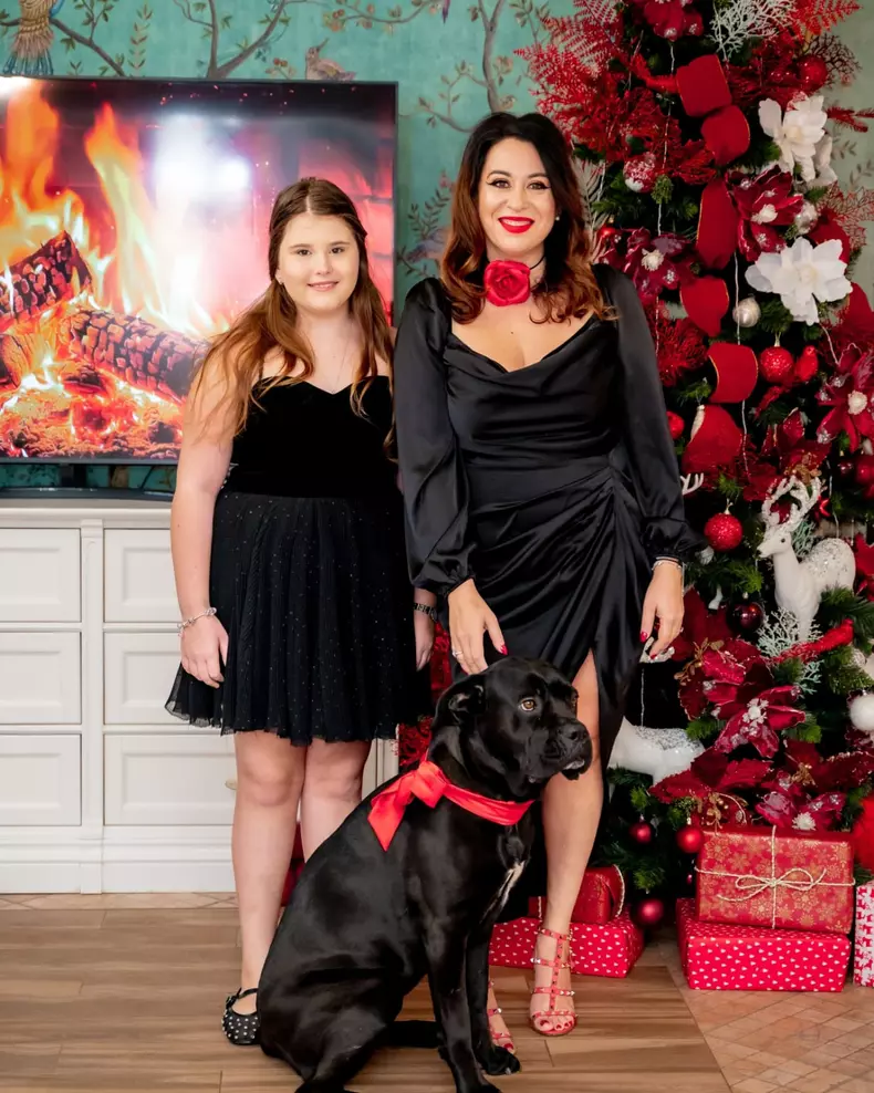 Oana Roman și fiica ei, Isabela Maria, în prima zi de școală clasa a V ...