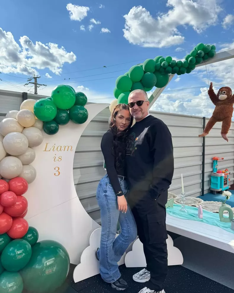 Laurențiu Reghecampf, logodnica lui, Corina Caciuc, și băieții lor, Liam și Landon | Unica.ro