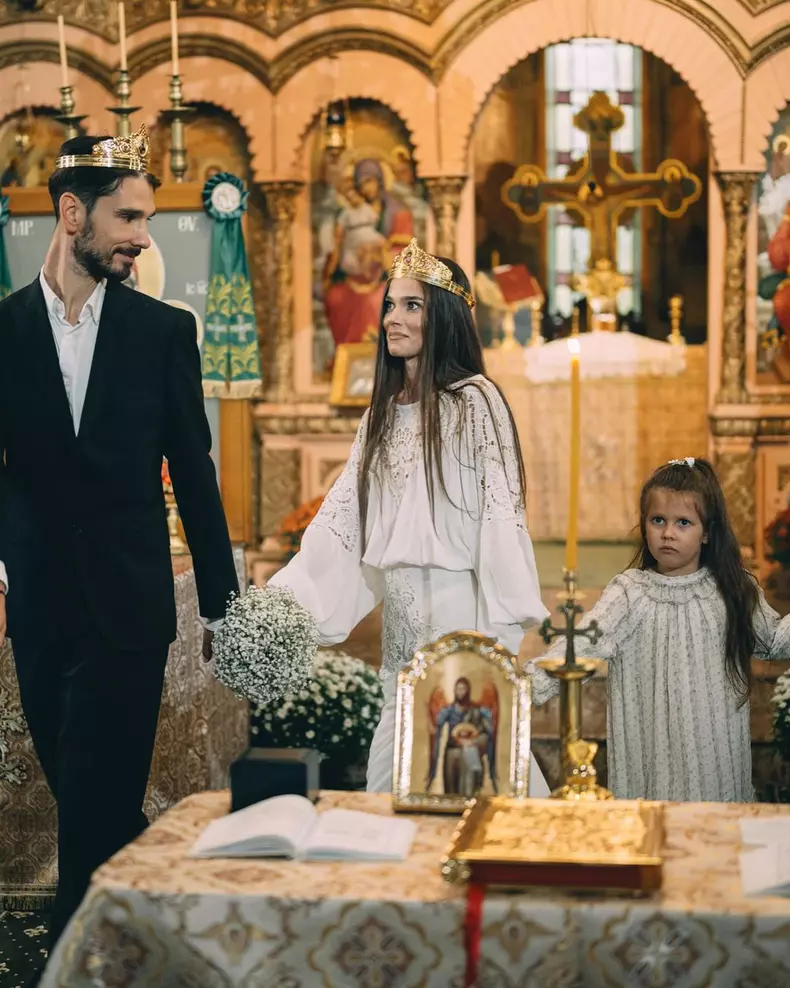 Imagini superbe de la nunta lui Theo Rose cu Anghel Damian. Artista și regizorul s-au căsătorit ...