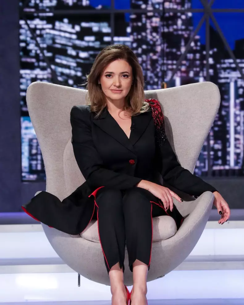 A renăscut ca pasărea Pheonix! A fost dărâmată când și-a prins soțul cu ...