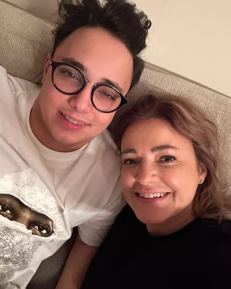 A renăscut ca pasărea Pheonix! A fost dărâmată când și-a prins soțul cu ...