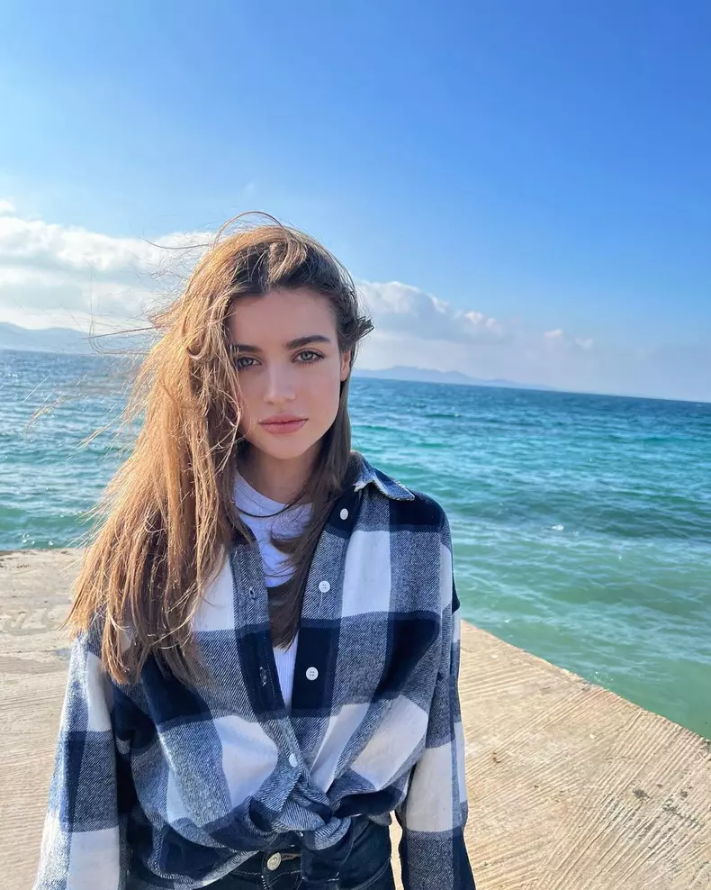 Cine este Ana Bodea, protagonista serialului „Lia”. A absolvit Şcoala ...