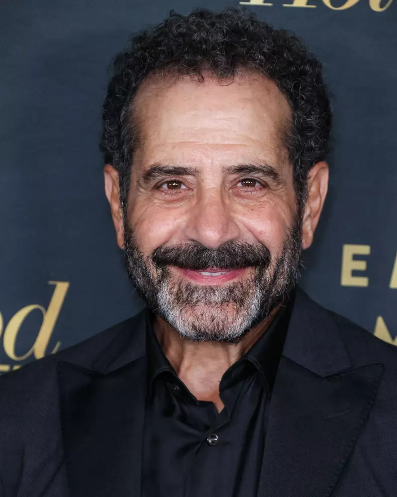 Tony Shalhoub redevine Monk. Au apărut primele imagini din filmul „Mr ...