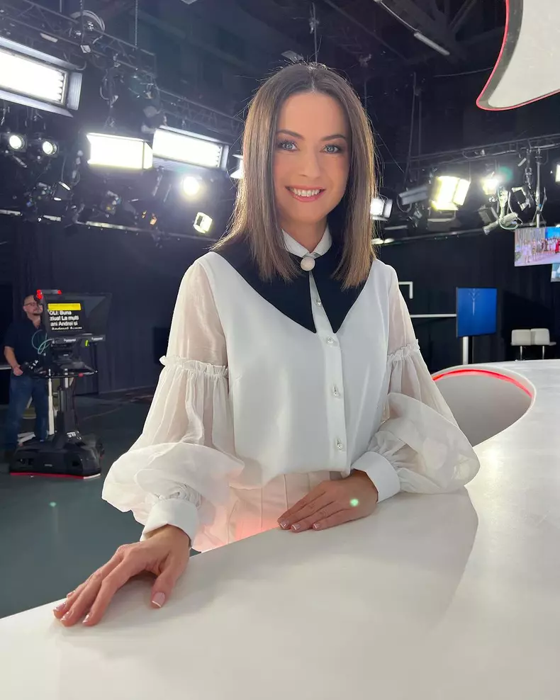 Andreea Ţopan și-a dat demisia de la Antena 1, unde prezenta ...
