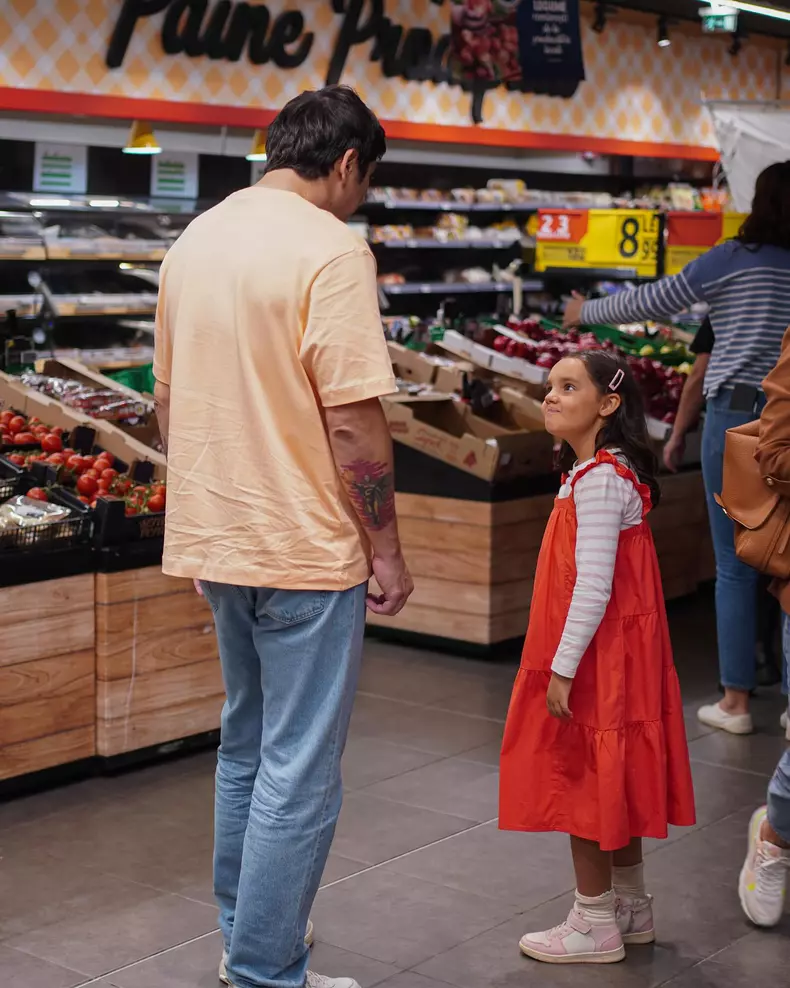 „Tati part-time”, a fost lansat trailerul pentru filmul cu Alex Bogdan ...