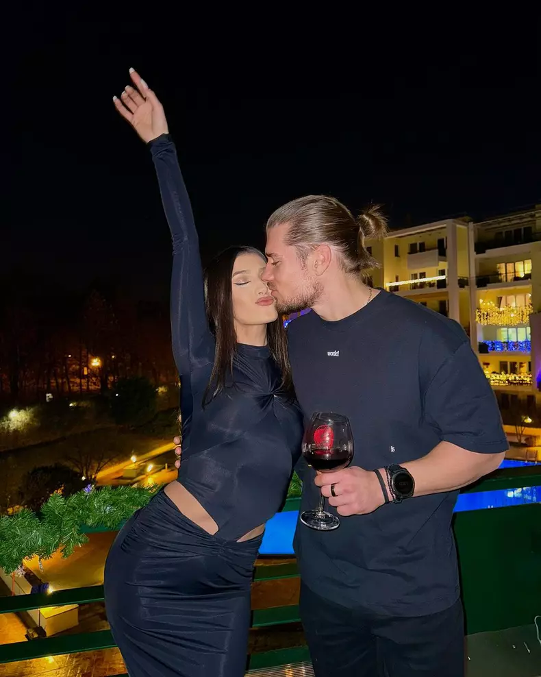 Alina Eremia s-a logodit cu iubitul ei, Edi Barbu. Primele imagini cu ...