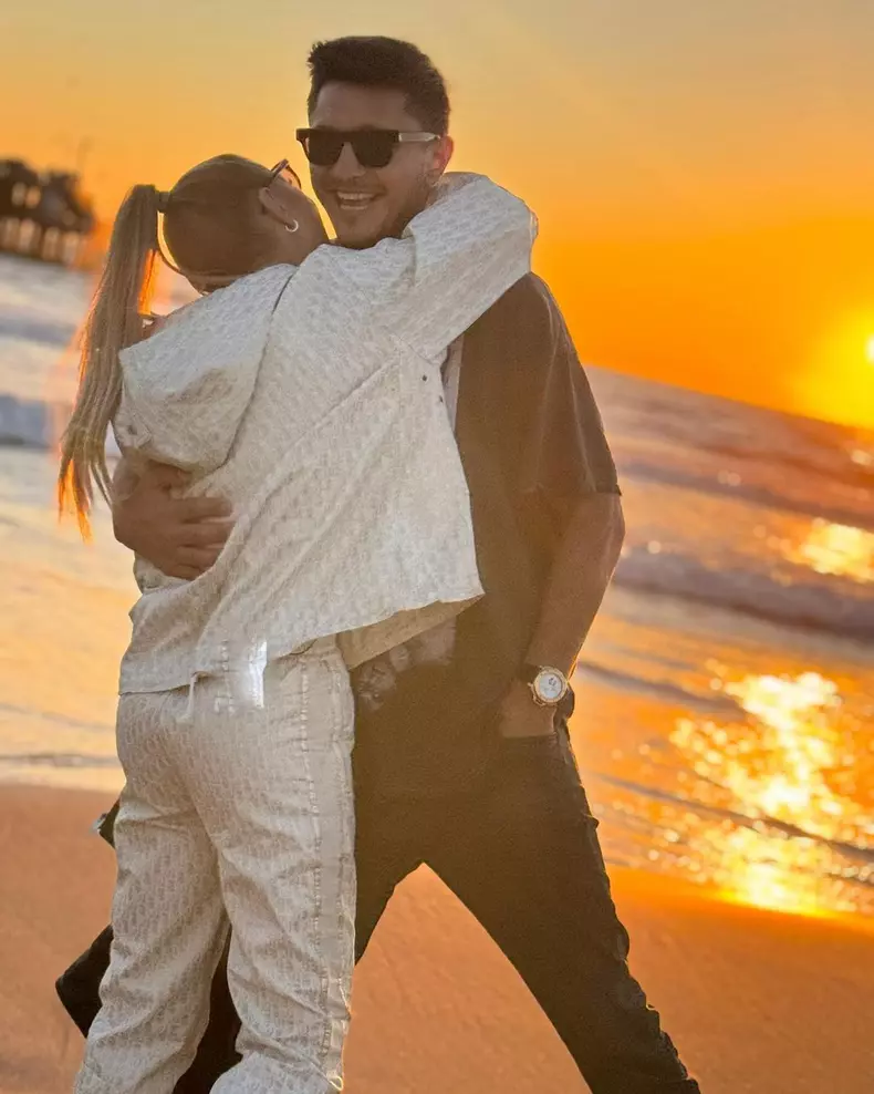 Cu ce se ocupă sora impresarei Anamaria Prodan. Anca locuiește de peste ...