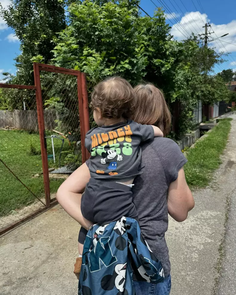 Primele imagini de la nunta lui Theo Rose. Artista a ales o rochie de mireasă atipică: „Simplu ...