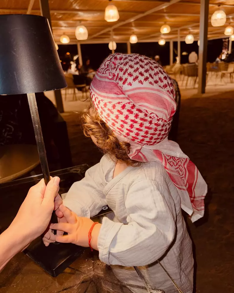 Sasha, fiul lui Theo Rose, a împlinit 2 ani! Mama i-a dedicat un videoclip emoționant: „Brațele ...