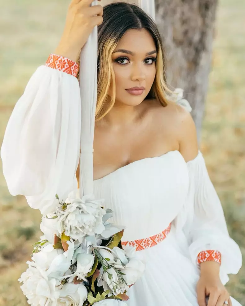 George Simion, la mare cu soția și fiul lor. Cum arată Ilinca în costum ...