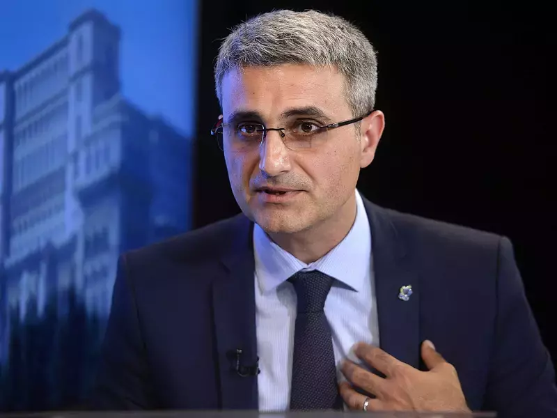 Un nou canal de televiziune își face debutul în România. Robert ...