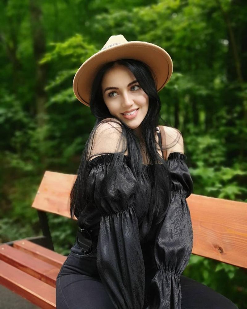 „Burlacul” 2021 ajunge la final. Cine sunt concurentele care luptă ...