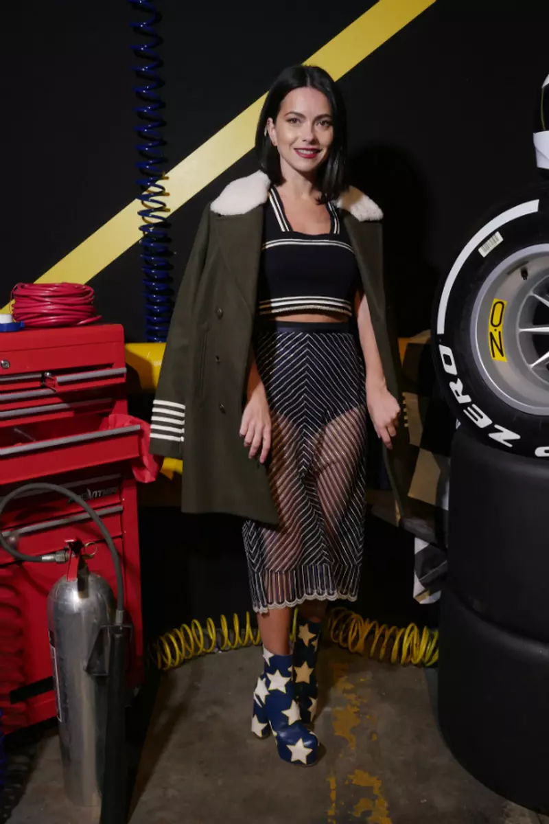 Inna, prezență spectaculoasă la show-ul Tommy Hilfiger de la MFW - Elle.ro