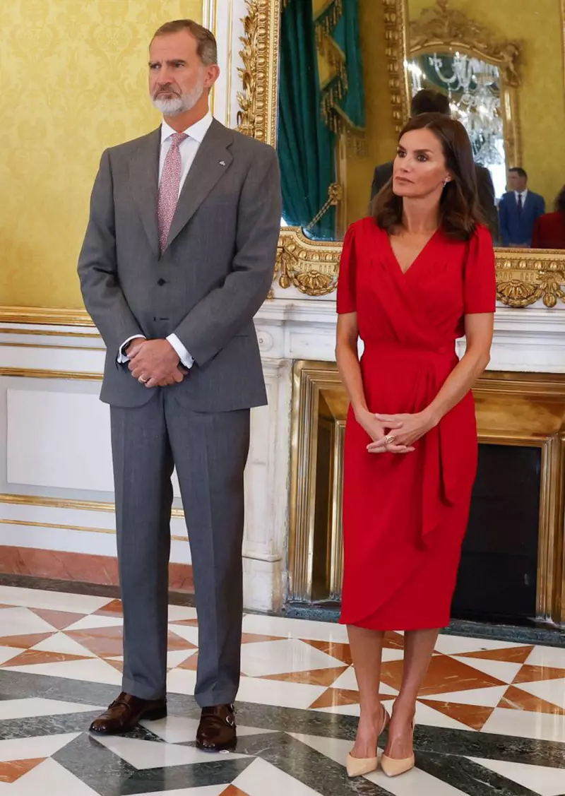 Lady in red! Regina Letizia, apariție elegantă la un eveniment oficial ...