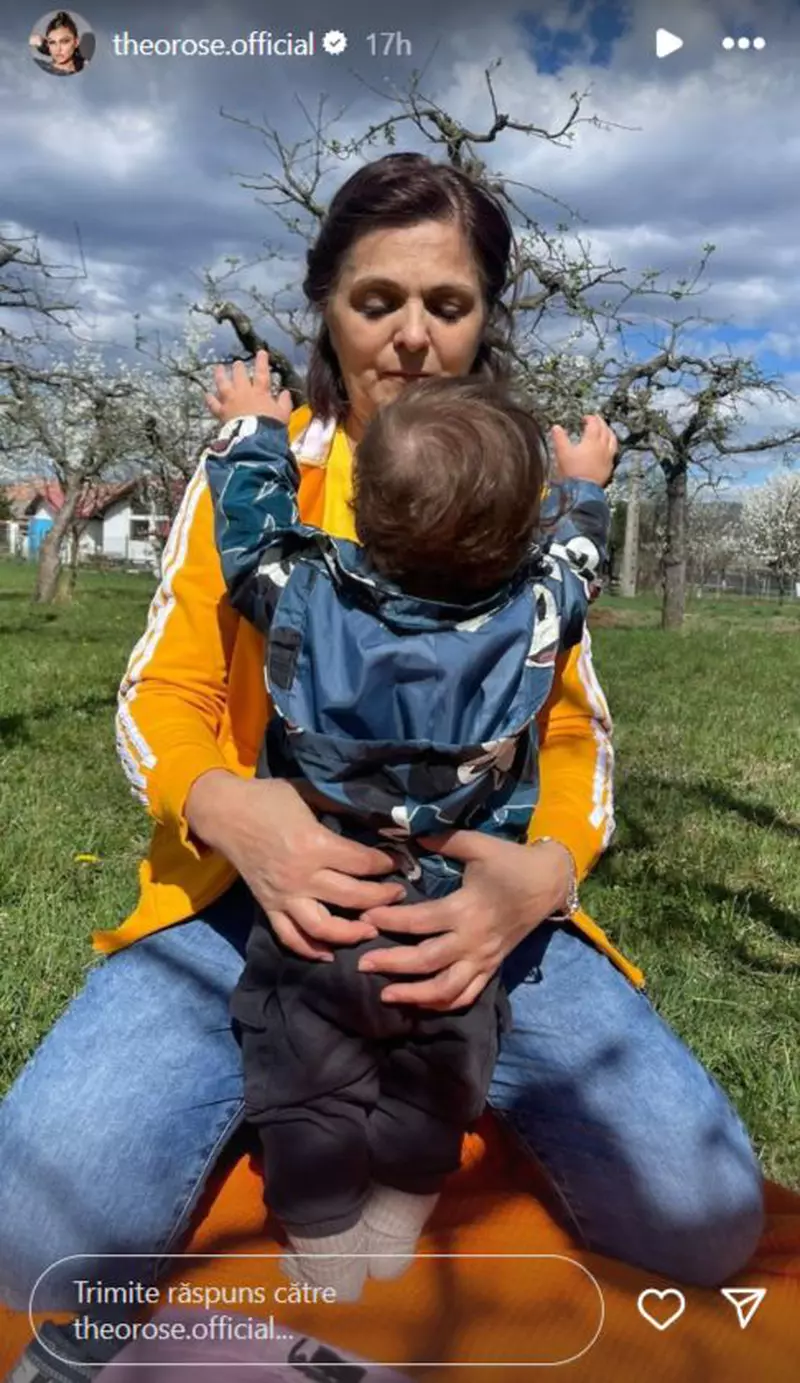 Theo Rose a dezvăluit o imagine adorabilă cu mama ei și fiul ei, Sasha. Cum i-a surprins artista ...