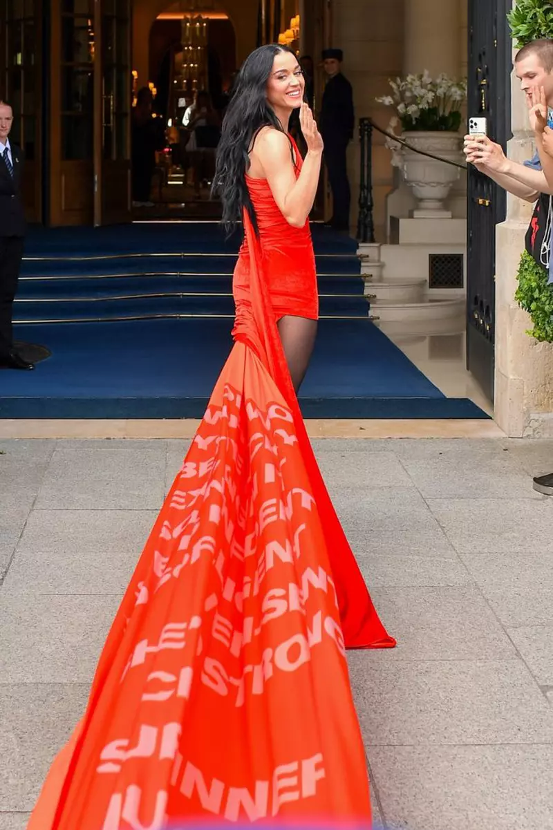 Katy Perry anunță lansarea unei noi piese într-o manieră inedită. Cum a ...