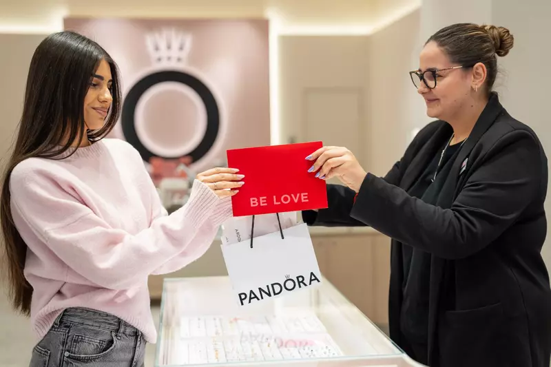 Pandora lansează „Camera Inversă BE LOVE” la Museum of Senses AFI Cotroceni
