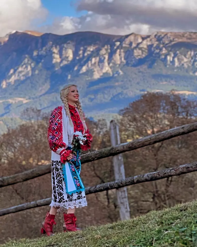 „În spatele acestui chip stau multe momente grele”. Sandra N ...