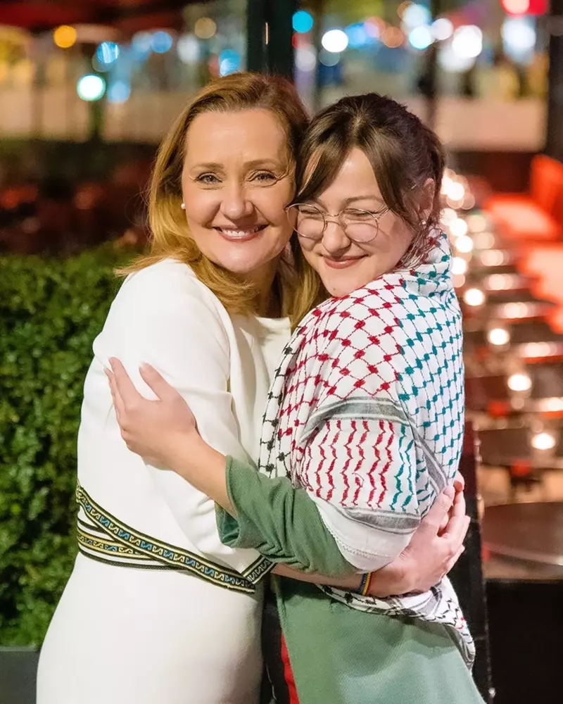 Ce relație este între Elena Lasconi și fiica ei, Oana Florea. Tânăra a ...