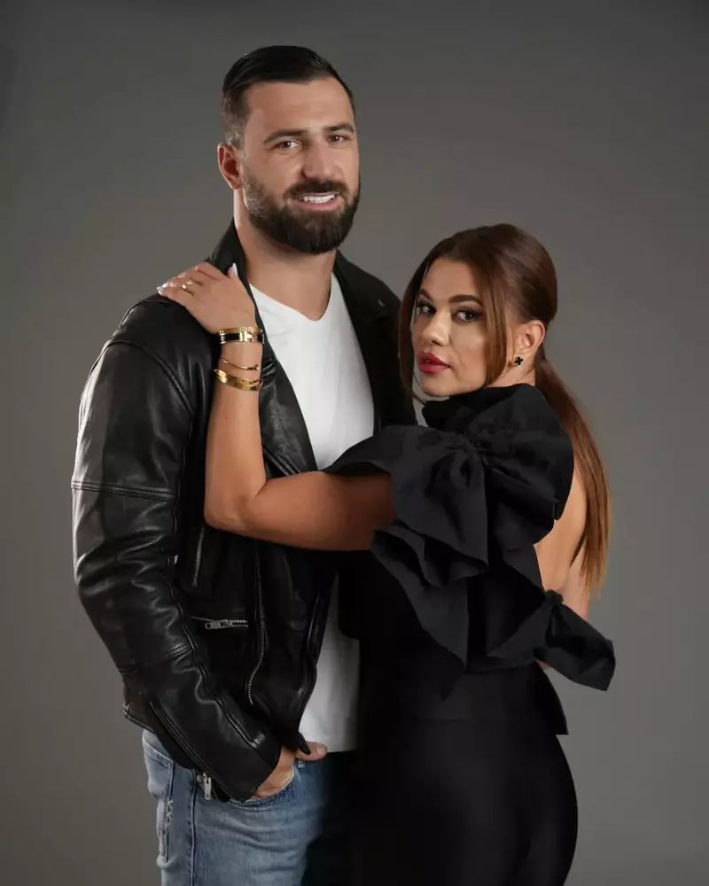 Povestea de dragoste dintre Andrei Stoica și soția lui, Andra, de la ...